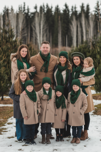 15 Adorable Tree Farm Family Photos Outfit Ideas 2026